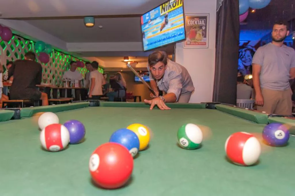 ChalkySticks – Find, Play, and Watch Pool